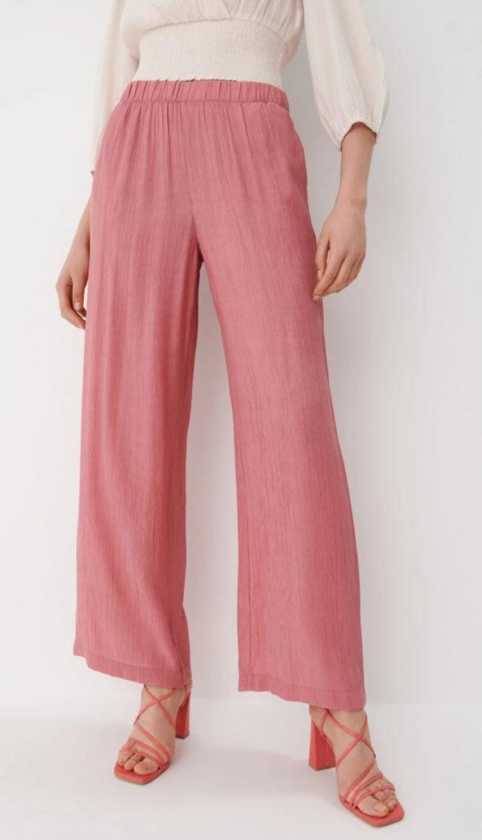 Pravi je trenutak za roza boju u poslovnom stilu! Neka vas inspirira Barbie