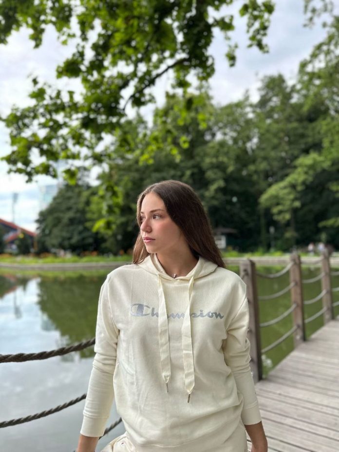 Supergirl Workout - Christina Zwicker svjetski je priznata gimnastičarka