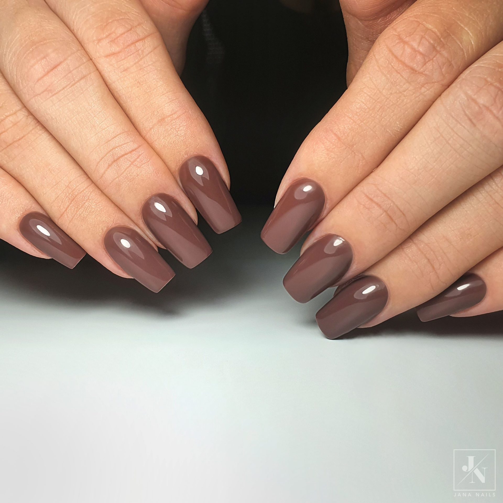 Minimalizam, elegancija i jednostavnost: kakve nokte nosimo ove jeseni?